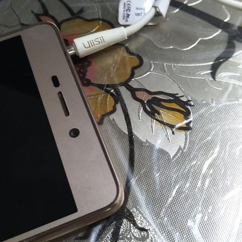 耳机突然插不进去图标