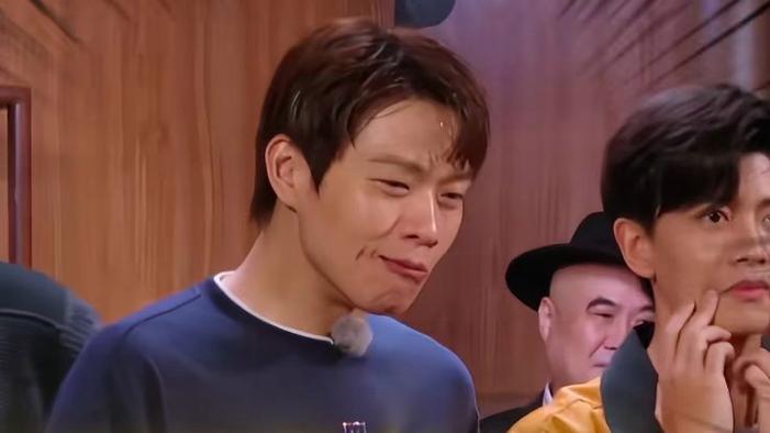 歪嘴笑表情包图标