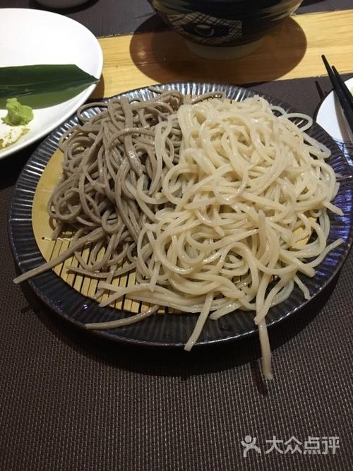 黑白高冷男头像图标