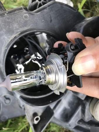 更换锐界远光灯视频图标