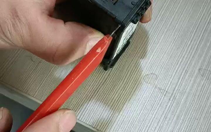 如何撬开墨盒盖图标