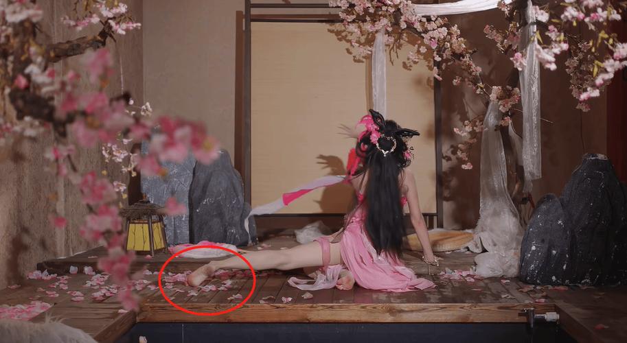 变小掉进貂蝉的鞋子里图标