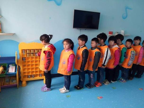 幼儿园排队喝水插队案例分析图标
