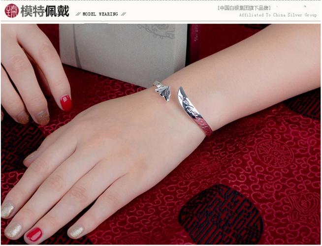 女的戴银狐狸镯子好吗截图