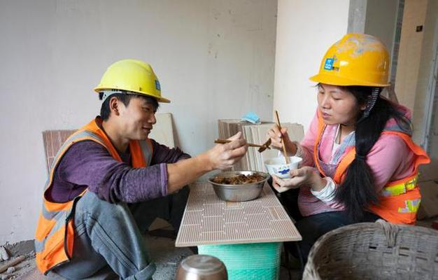 我和农民工在工地截图