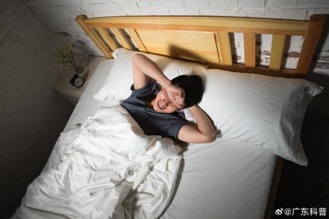 半夜醒来迷迷糊糊看见有人图标