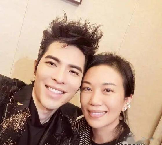 萧敬腾考虑和妻子领养孩子图标