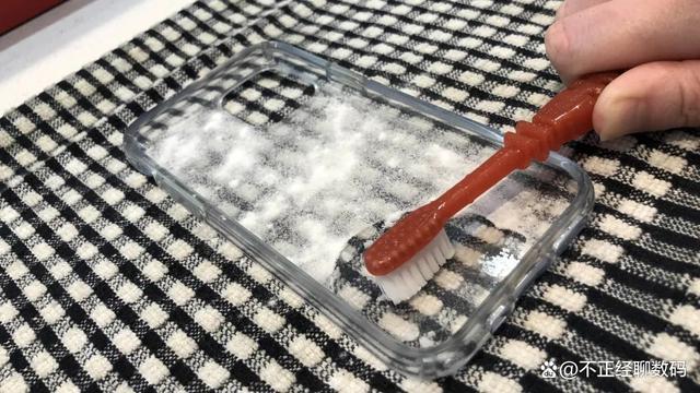怎么能让透明的手机壳变干净截图