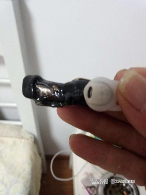 耳机充了一天一夜会坏吗图标