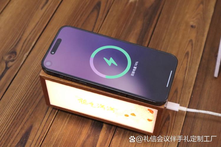 手机一插上充电器就震动怎么取消图标