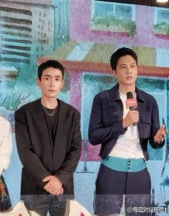 和大学同班同学谈恋爱图标