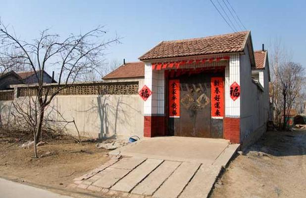 农村大门出门对着一堵墙图标