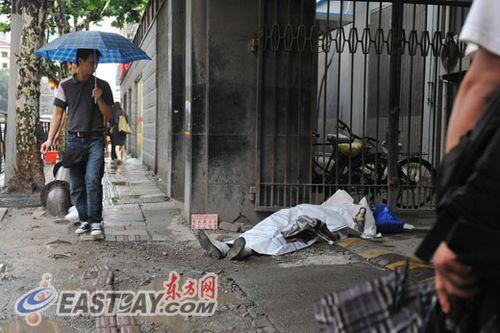 上海一80岁老人坠楼身亡截图