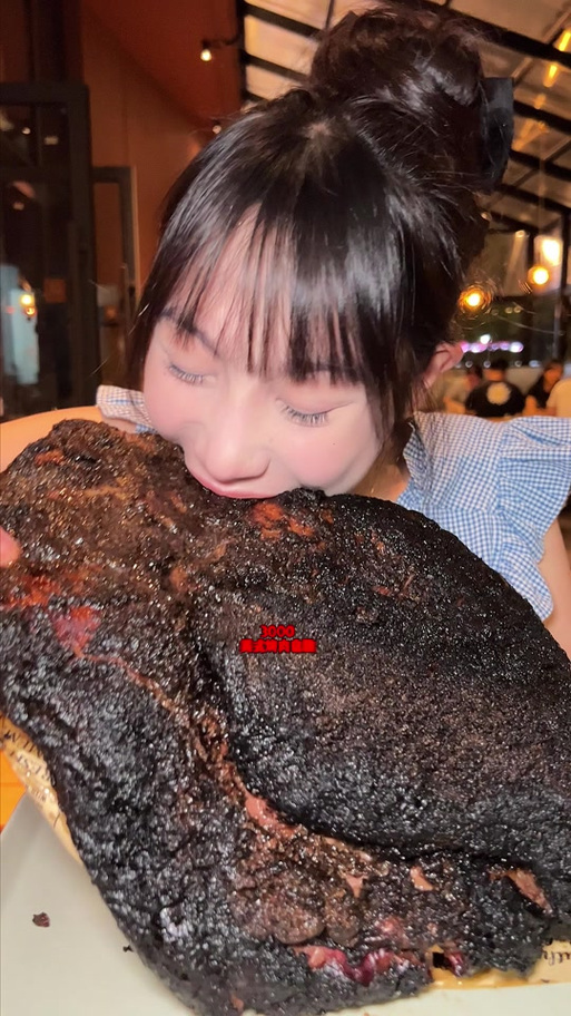 吴半饱微博美食博主