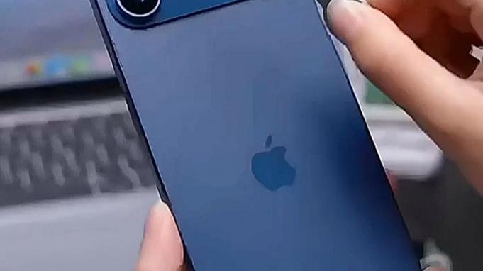苹果手机有一个蓝色的框一动动的截图