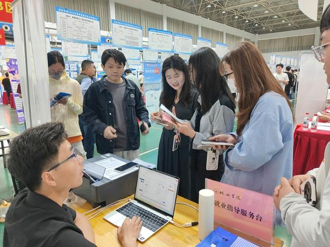 应届毕业生校园招聘网图标