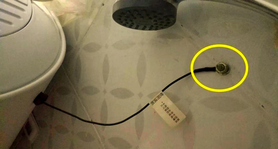 电热水器插头闪红灯图标