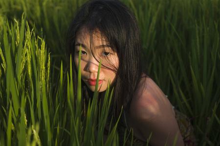 逗女孩的小视频图标