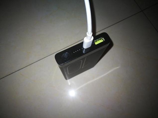 充电宝用久了充不进去电