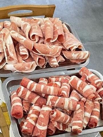 涮羊肉的羊肉卷是怎么做出来的图标