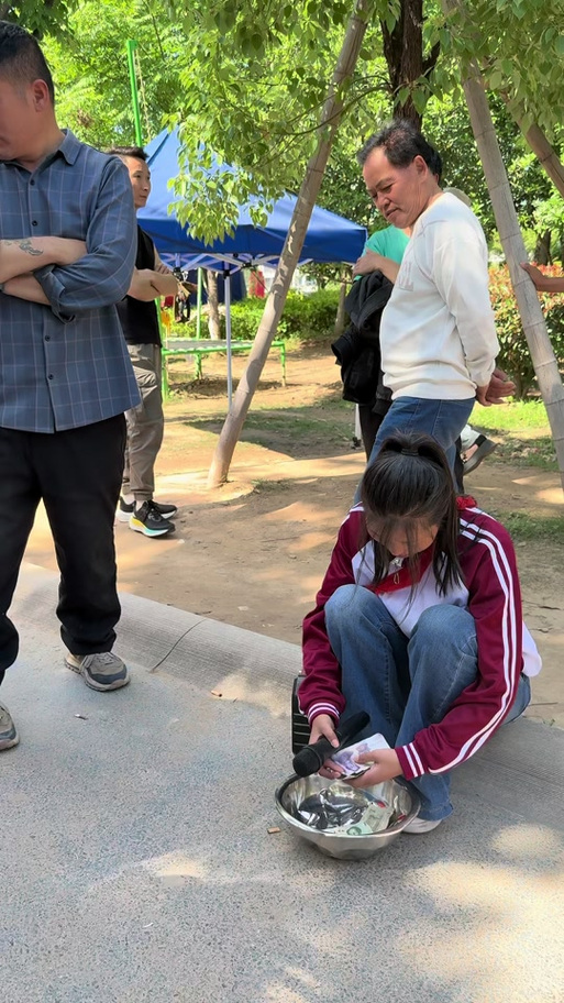 娱乐:从街头卖唱到巨星