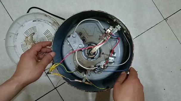 电饭煲面板灯不停的闪图标