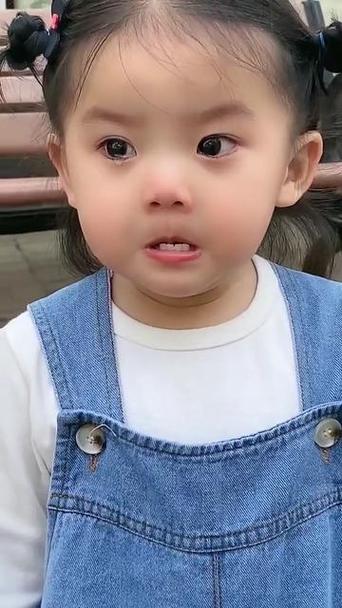 抖音很火的表情包女孩图标