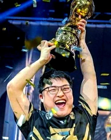 uzi薇恩塔下1v5缩略图