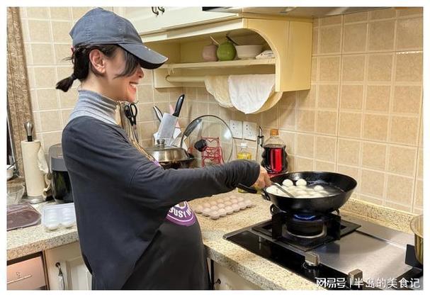 女人吃东西大肚子视频图标