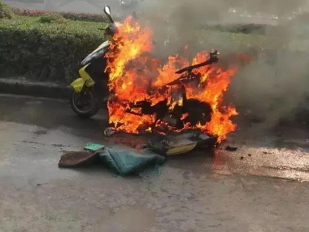 电动车锂电池爆炸威力截图