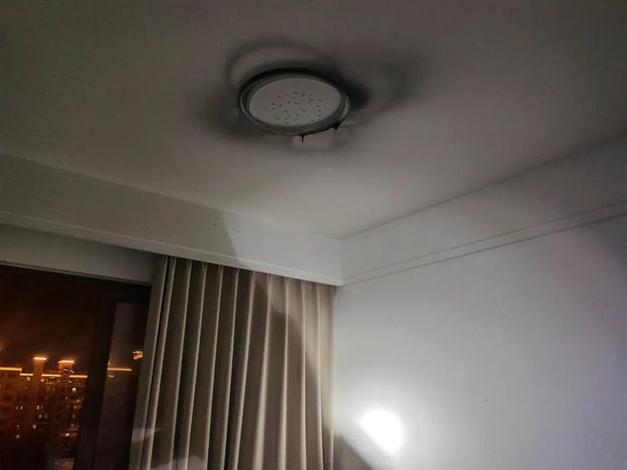 家里卧室的灯突然灭了图标