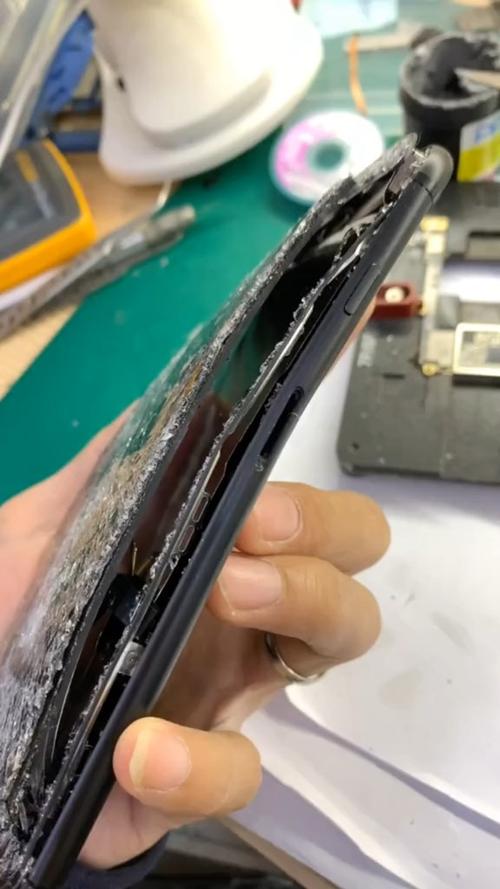 手机摔的屏幕和主板分离了图标
