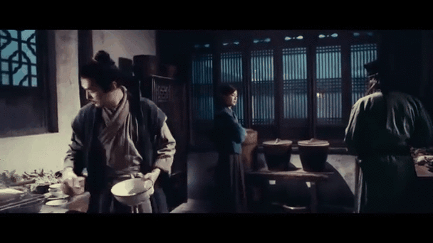 吃面人偷金币电影截图