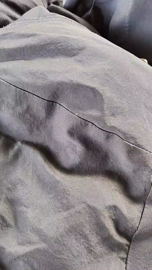 羽绒服有一条一条划痕怎么办图标