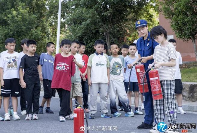 学校消防员