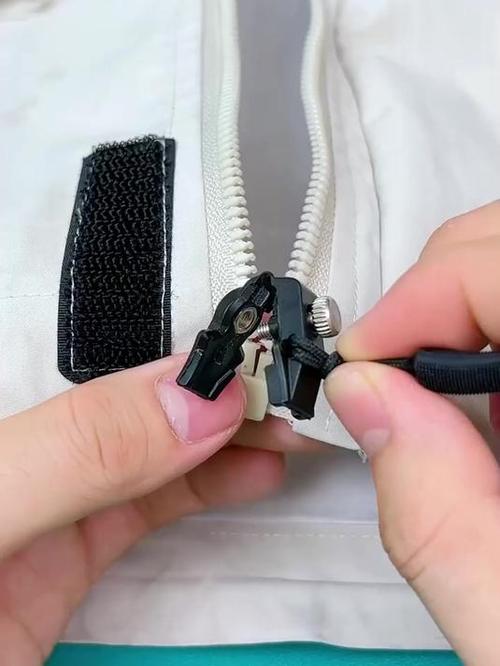 拉链底部堵头掉了妙招图标