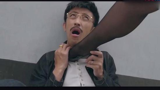 美女特工高跟鞋一脚扭断脖子图标