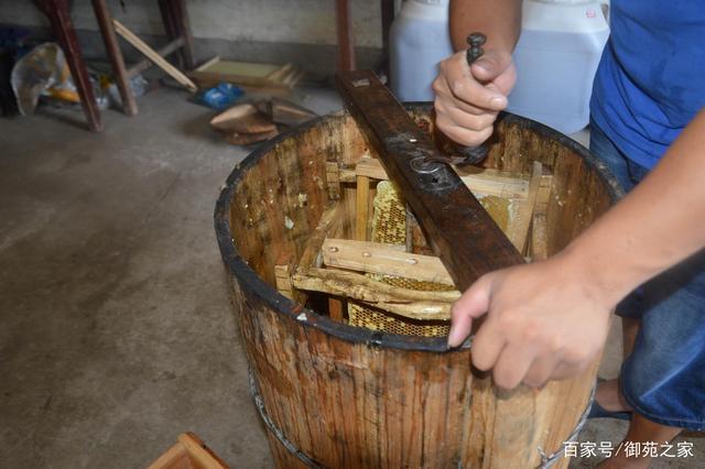 如何摇蜂蜜的步骤截图
