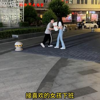 女的去卖报是什么意思截图