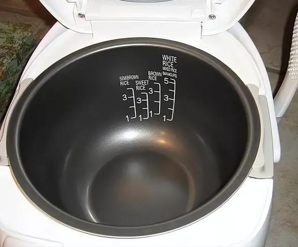 电饭锅出气孔一直出水截图