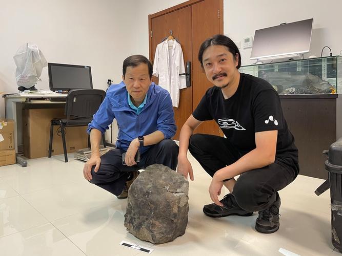 100万以上陨石图片图标