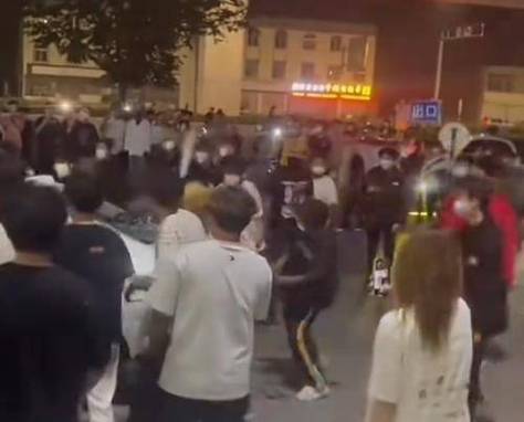 打群架的视频截图