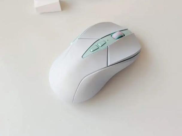 电脑开机后只有一个鼠标箭头图标
