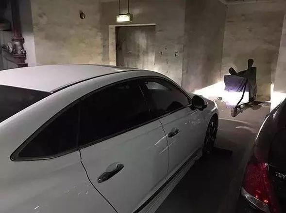 出远门忘关灯图标