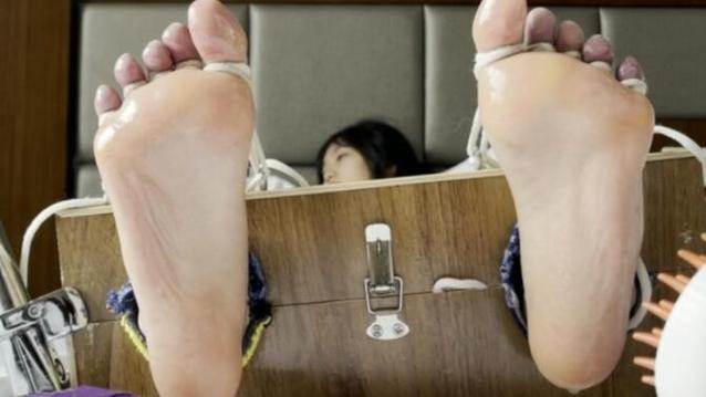 挠美女脚板心搞笑视频图标