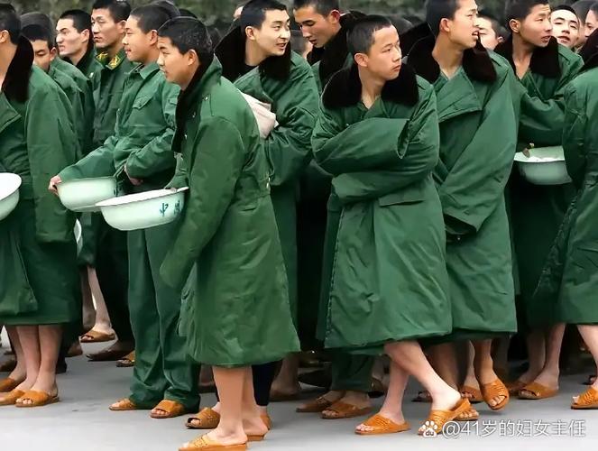 部队澡堂的尴尬瞬间截图