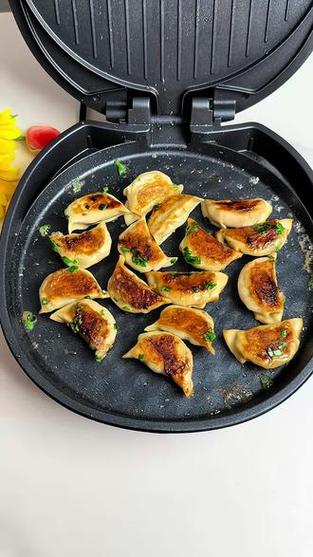 电饼铛煎饺子要放水吗截图