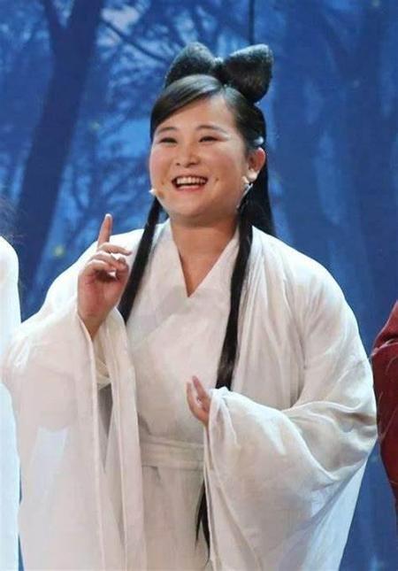 贾玲家世缩略图