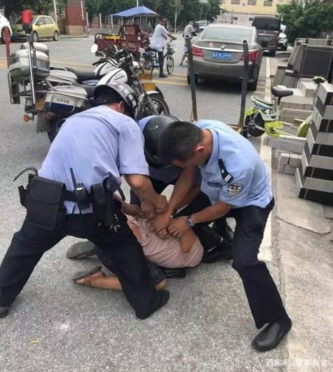 在家里看片警察会抓人吗图标