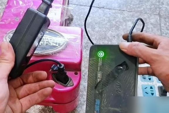 充电器充一会就跳绿灯图标